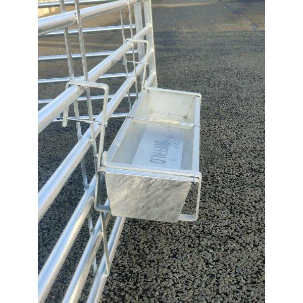 Buffalo Hanging On Gate 4Ft Trough – Co-Op Superstores
