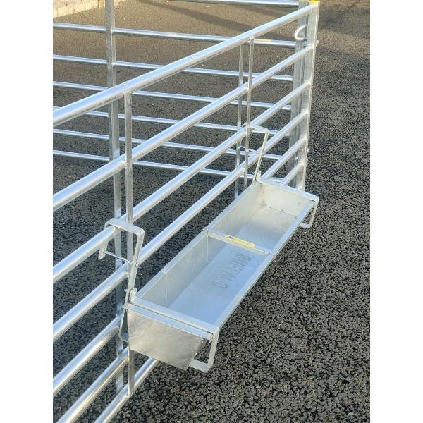 Buffalo Hanging On Gate 4Ft Trough – Co-Op Superstores